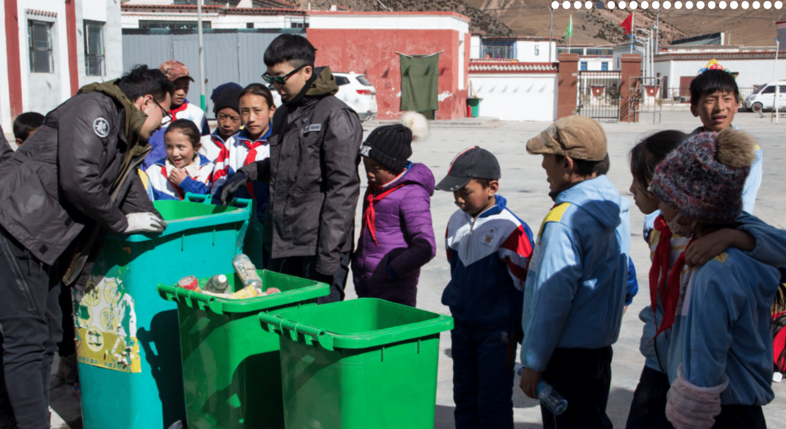Trashpresso, una planta de reciclaje móvil y solar que transforma ...